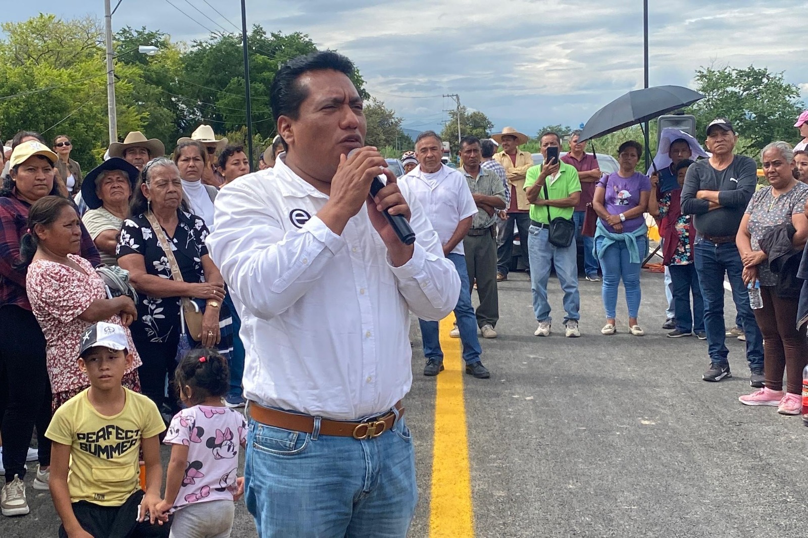 Logra Enrique Alonso, acuerdos para la rehabilitación de infraestructura